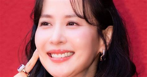 [t포토] 조여정 수줍은 볼 콕