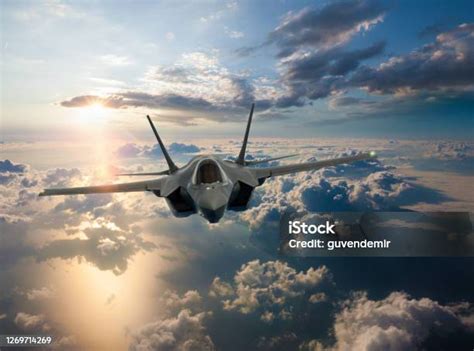 F35 전투기 일몰에 바다를 비행 전투기에 대한 스톡 사진 및 기타 이미지 전투기 조종석 전경 Istock