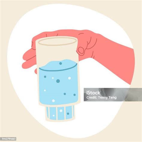 손 들고 물 유리 차가운 음료 샘물 흰색 배경에 격리된 미네랄 워터의 여성 손 홀드 유리 평면 벡터 그림 개체 그룹에 대한 스톡 벡터 아트 및 기타 이미지 Istock