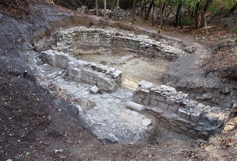 Археолози откриха манастир на св Теодосий Търновски от Xiv век строен с ктиторството на цар