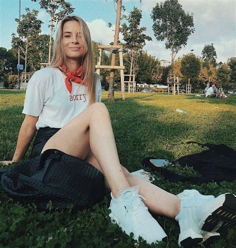 Sinem Akyol Oyunculuğa Nasıl Başladı ~ Videolararası