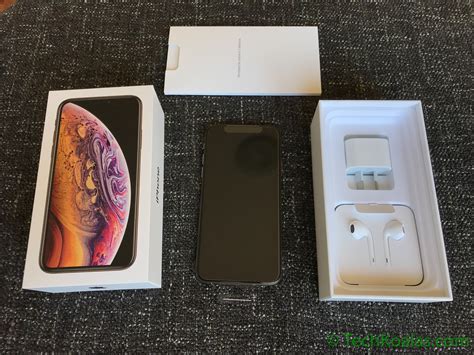 Iphone Xs Gold Gb Unboxing What S In The Box Techkoala Com