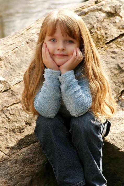 Chica Joven Foto De Archivo Imagen De Inocencia Sano
