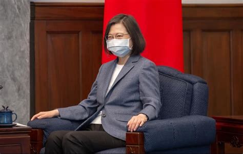 店員遭刺「噴血慘死」！蔡英文po文遭他「3字狠酸」4千網友讚爆：真是昏君