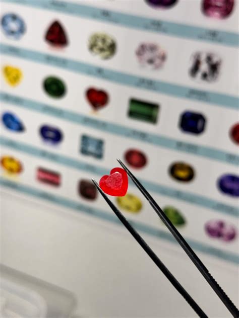크리스마스 생각하면서 만드는 중 요렇게 하트컷으로 연마했당♥️♥️♥️ 귀걸이 한 점 목걸이 한 점 만들거야♥️ 다 다른데