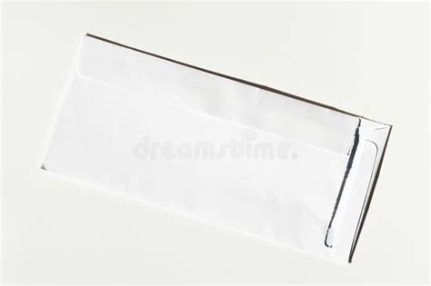 Envelope Retangular Aberto Do White Paper Em Um Fundo Branco Imagem De