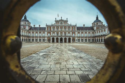 건물 건축 계단 골동품 궁전 그랜드 홀 내부 널찍한 디자인 럭셔리 럭셔리한 마드리드 공동체 매달린 매우 복잡한 문화 유산 문화적 바로크 복도