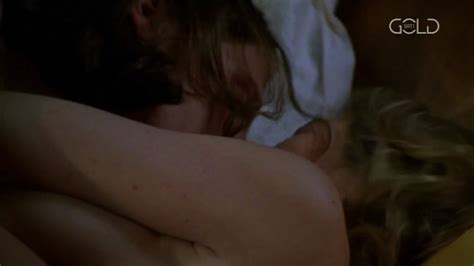 Naked Nina Franoszek In Kommissar Rex Tod Eines Sch Lers