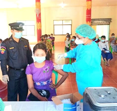 ဂွမြို့နယ်တွင် အသက် ၄၅ နှစ်နှင့်အထက် ပြည်သူများအား သတ်မှတ်စုရပ်များအလိုက် ကိုဗစ် ၁၉ ရောဂါ ကာကွယ