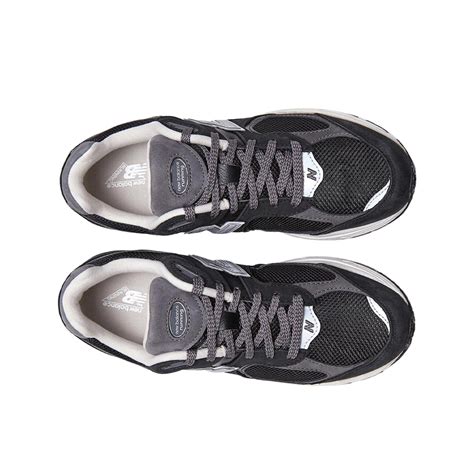 뉴발란스 2002r 프리미엄 빈티지 블랙 New Balance Kream