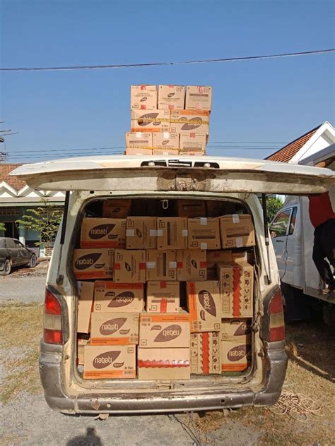 សមត្ថកិច្ចខេត្តតាកែវចុះស្ទាក់ចាប់រថយន្តមួយគ្រឿង ក្រោយដឹកនំចំនួន ៣៨០កេស