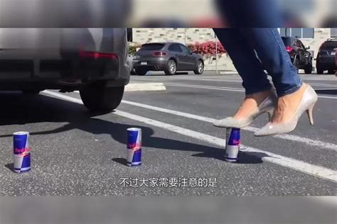 长期穿高跟鞋的女人会怎么样？看完专家分析，以后要多加小心！女人分析高跟鞋