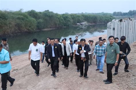 มท 3 ลงพื้นที่ จ บึงกาฬ ติดตามการดำเนินโครงการก่อสร้างเขื่อน จุดที่ 2 ป้องกันตลิ่งริมแม่น้ำ
