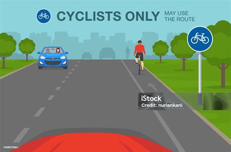 자동차 운전 페달 사이클 전용 도로 표지판으로 사용하는 경로입니다 파란색 교통 표지판 의미 자전거 타는 사람의 뒷모습 도회지에 대한 스톡 벡터 아트 및 기타 이미지 Istock