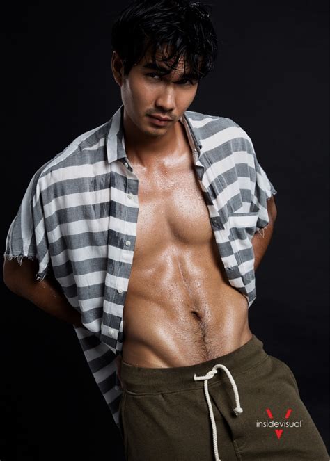 Trịnh Xuân Nhản Khoe Vẻ điển Trai Nam Tính Trong Bộ Hình đầy Nóng Bỏng