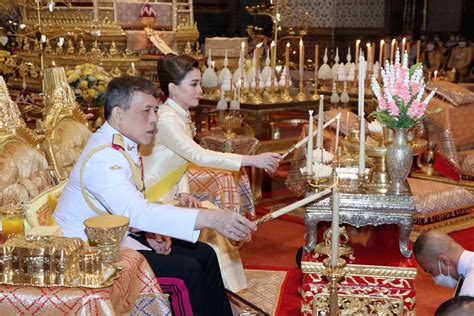 ในพระราชสำนัก ในหลวง พระราชินีเสด็จฯทรงบำเพ็ญพระราชกุศลทักษิณานุปทาน วันคล้ายวันพระบรมราช