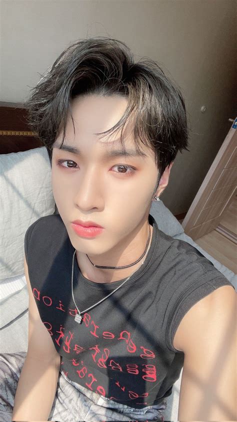 Pin By 𝒹𝑜𝓊𝓍 𝑒𝓉𝒽𝑒𝓇𝑒𝒶𝓁 On Mirae Pretty People Fashion Hoop Earrings