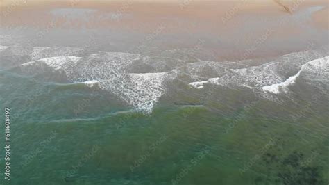 반복되는 파도의 움직임에서 만들어지는 디자인 패턴들 Stock Video Adobe Stock