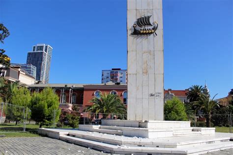 ბათუმში ევროპის მოედანზე „მედეას“ ძეგლიდან ფილები ჩამოცვივდა Batumelebi • ბათუმი ევროპის