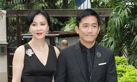 刘嘉玲带梁朝伟走秀画面曝光梁朝伟像需要保护的小孩子 明星 冰棍儿网