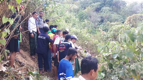 မြဝတီ ကော့ကရိတ်အာရှလမ်းတွင် မှန်လုံယာဉ်နှင့်ပရိုဘောက်ကားတိုက်မိရာမှ လူ ၁၈ ဦးသေဆုံးပြီး ၃၄ ဦး ဒဏ