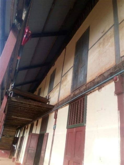 Dvb သထုံမြို့နယ် မရမ်းကုန်းအထက်တန်းကျောင်း ဝရန်တာပြိုကျ ကျောင်းသား ၂၃