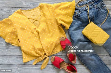 여자의 의류 액세서리 신발 패션의 상에 쇼핑 개념입니다 플랫이 하다 유행 포화 색상입니다 봄 여름 컬렉션 0명에 대한 스톡 사진 및 기타 이미지 Istock