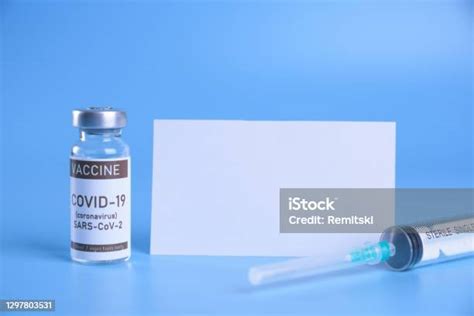 코로나바이러스 백신 의료 개념 아비드19 Sarscov2 백신을 가진 앰플 복사 공간을 참조하십시오 예방 접종 예방 접종 코비드 19 코로나 바이러스 감염 개념을 치료하는