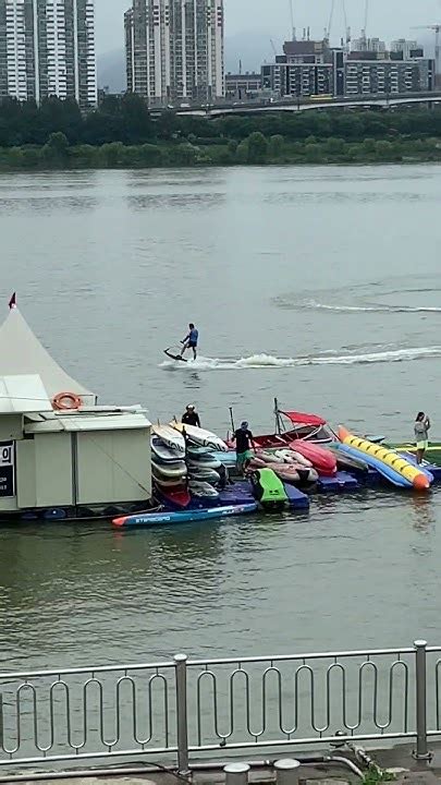 한강에서 타는 웨이크 보드 나도 언젠가 타고 말 것이야 Youtube