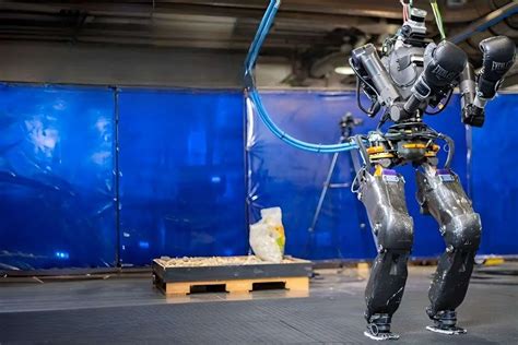 تصاویر محمد علی دنیای رباتیک؛ ربات بوکسوری که حیرت زده تان می‌کند