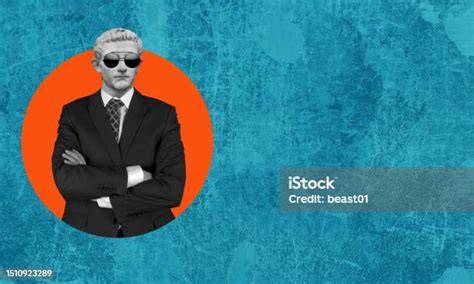 현대 미술 콜라주 공간을 복사하기 위해 파란색 배경에 있는 사업가의 개념적 초상화 예술에 대한 스톡 사진 및 기타 이미지 예술 합성 이미지 개념 Istock