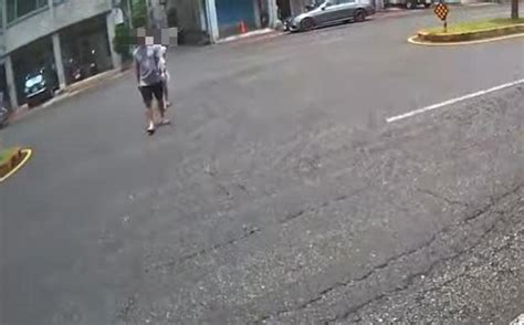 高雄三寶男童不要命！飛奔跨越4車道 大貨車急煞「險撞成肉餅」