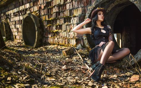 فروشگاه فیلم و سریال پرنیان آیا می دانستید دنیل دی لوئیس با بردن ۱۱۷ جایزه معتبر جهانی از جمله