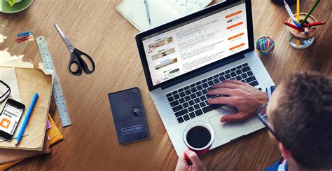 what is the difference between web hosting and website builder