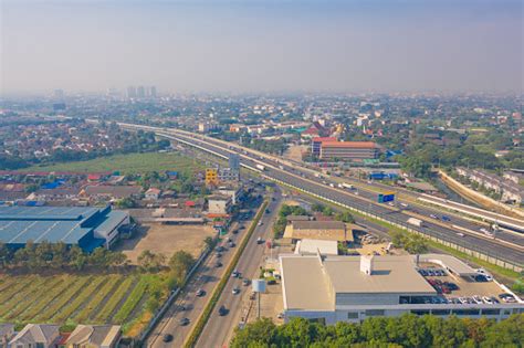 고속도로 또는 변더웨이에서 운전하는 자동차의 공중 보기 건축 개념의 연결 네트워크에서 도로 가도 교량 도로 맨 위 보기입니다 도시 방콕 태국 거리에 대한 스톡 사진 및 기타