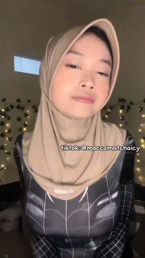 Hijab Pamer Lidah 2 Eporner