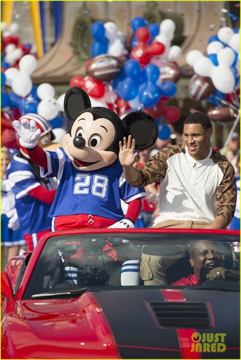 Super Bowl Mvp Malcolm Smith Visits Disney World After Win Photo