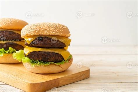 خرید و قیمت دانلود عکس همبرگر یا گوشت گاو همبرگر با پنیر سبک غذایی
