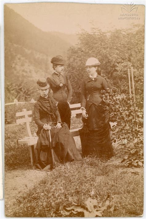 Iverieli მარიამ ჯამბაკურ ორბელიანი მეგობრებთან ერთად