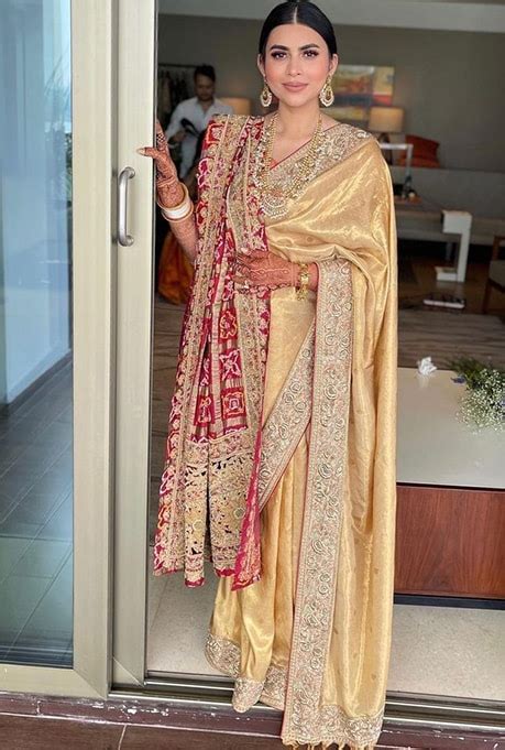 Dupatta Draping Styles For Brides First Look