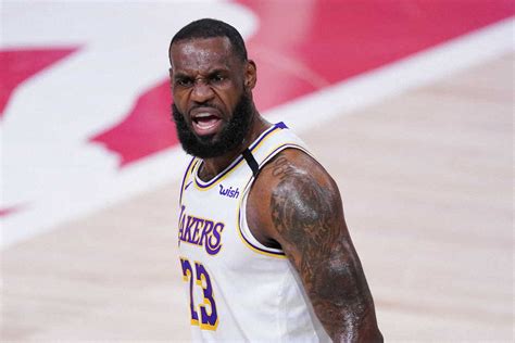 3点シュートを決めて雄叫びをあげるレイカーズのジェームズ（ap） ― スポニチ Sponichi Annex スポーツ