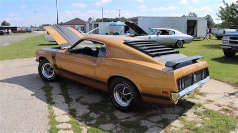 Low-and-Slow: 1970 Boss 302 Drags 1971 Challenger R/T; It's a Walk in ...