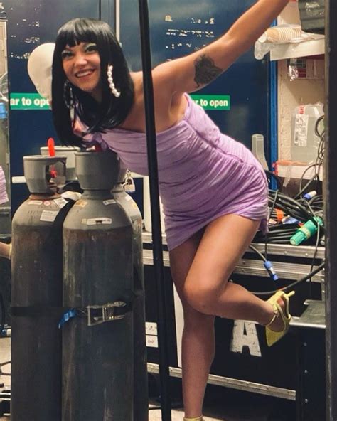 Laura Lee ミュージックアーティスト ベーシスト アーティスト