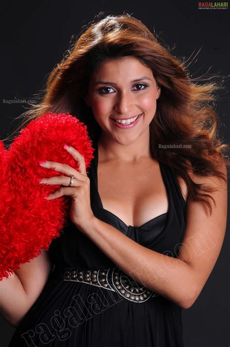 Naked Barbie Handa Added 07192016 By Makhan