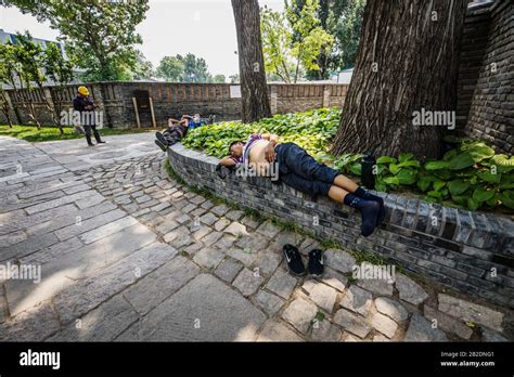 Chinese Man Sleeping Hi Res Stock Photography And Images Alamy