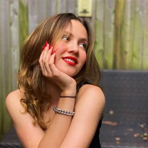 Shes Grace Scrolller