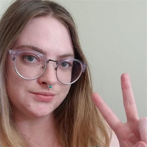 Toni Pants Cam Model Profile Stripchat