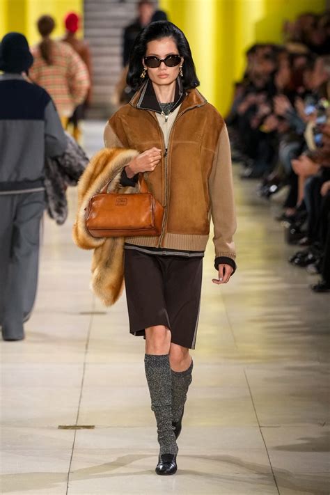 더쿠 미우미우 2025 Fw 컬렉션