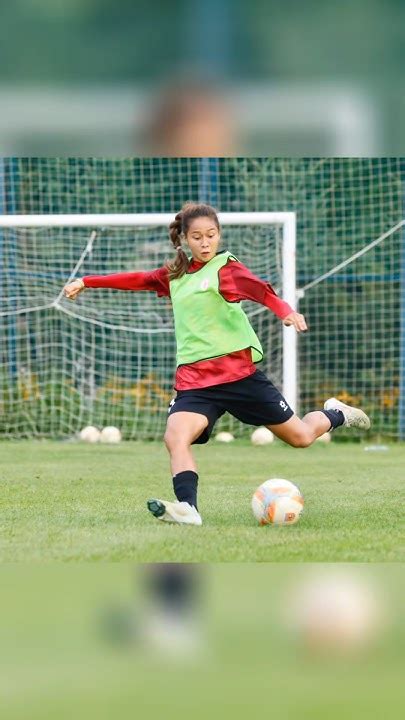 အာဆီယံချန်ပီယံရှစ်ပြိုင်ပွဲအကြို မြန်မာအမျိုးသမီးအသင်း ပြင်ဆင်မှု ပုံရိပ်များ ⚽ Isportstv