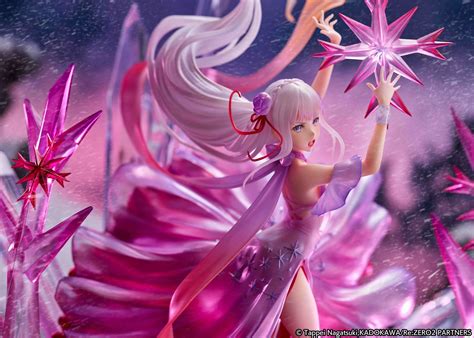 Emilia Tampil Menawan Dalam Balutan Kristal Amh Magz